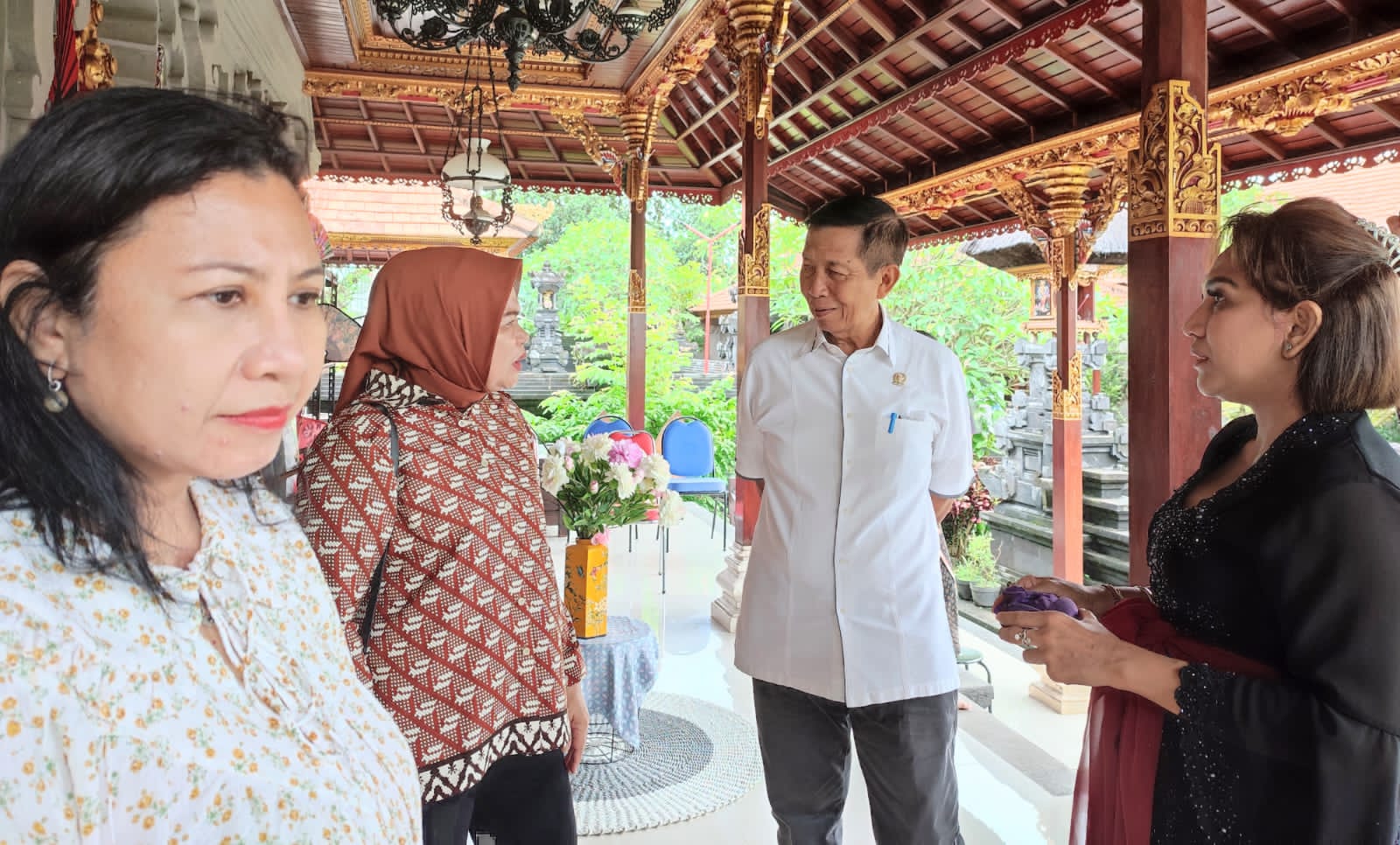 Ketua Komite IV DPD RI Puji Kreativitas Perajin, Dr. Mangku Pastika ... Ketua Komite IV DPD RI Puji Kreativitas Perajin, Dr. Mangku Pastika ...