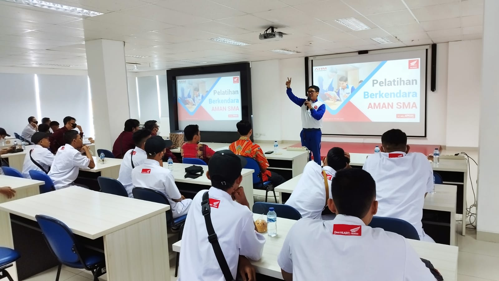 Berkendara Aman, 100 Siswa Lintas Kota Ikuti Edukasi Singkat Safety ... Berkendara Aman, 100 Siswa Lintas Kota Ikuti Edukasi Singkat Safety ...